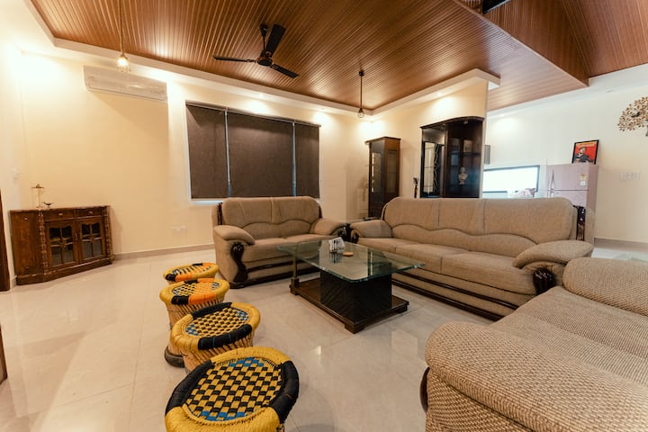 Royale Farms | Huge Pool | Noida View | Garden - Faridabad