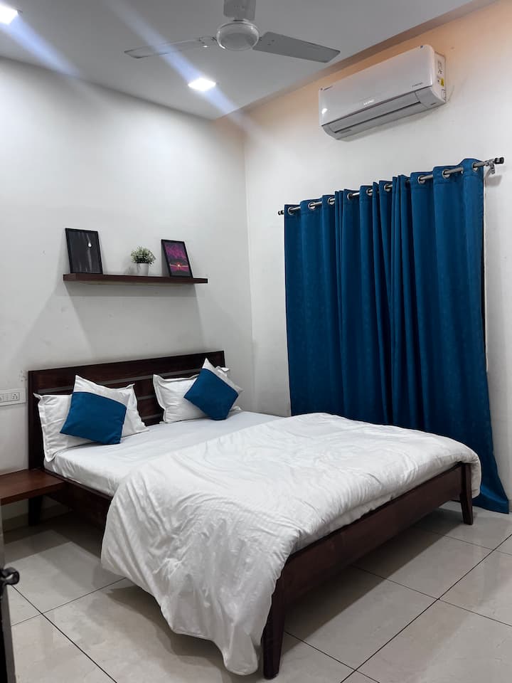 No Hassle Stay 2bhk|balcony|prime Location|ac Room - Aurangabad