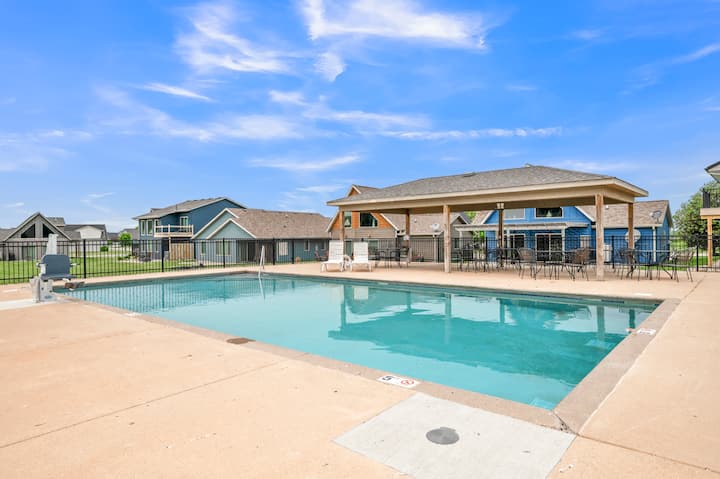 Poolside Retreat At Bridges Bay - Spirit Lake, IA
