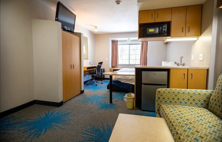 Modern 1bd Room Sturbridge With Breakfast & View - Wells State Park, Sturbridge