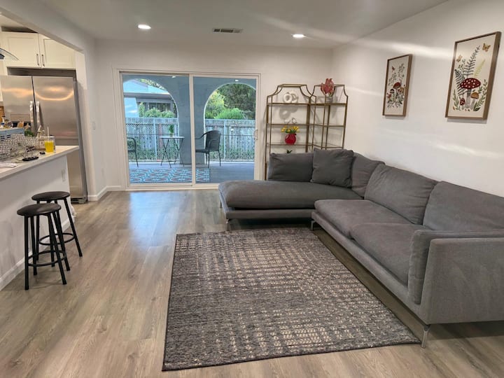 Quiet Modern Retreat - Fairfield, CA