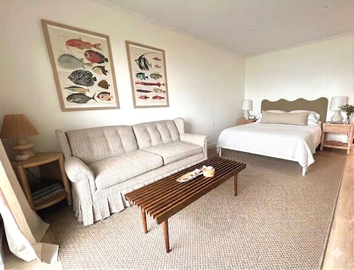 Renovated Oceanfront Montauk Studio Retreat - Montauk, NY
