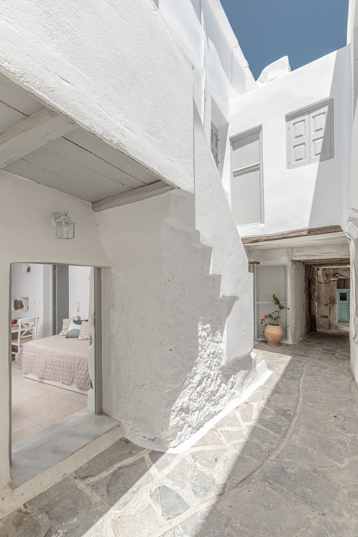 Lithorama.cycladic  House In Castle - ナクソス島