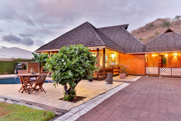 Villa De Charme : Piscine, Jacuzzi, Bungalow Privé - French Polynesia