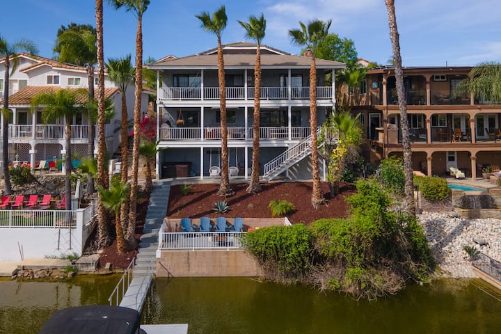 Lakefront 5 Bedroom Masterpiece - Canyon Lake, CA