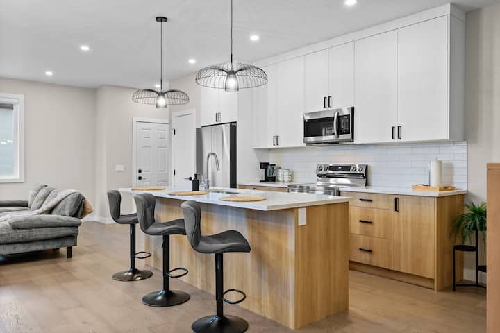 16 Guests | 8br | Game Rooms | King Beds - Alberta