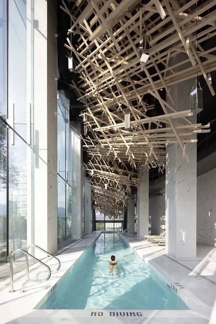 Eagle's Nest At Gateway To Stanley Park - Vancouver