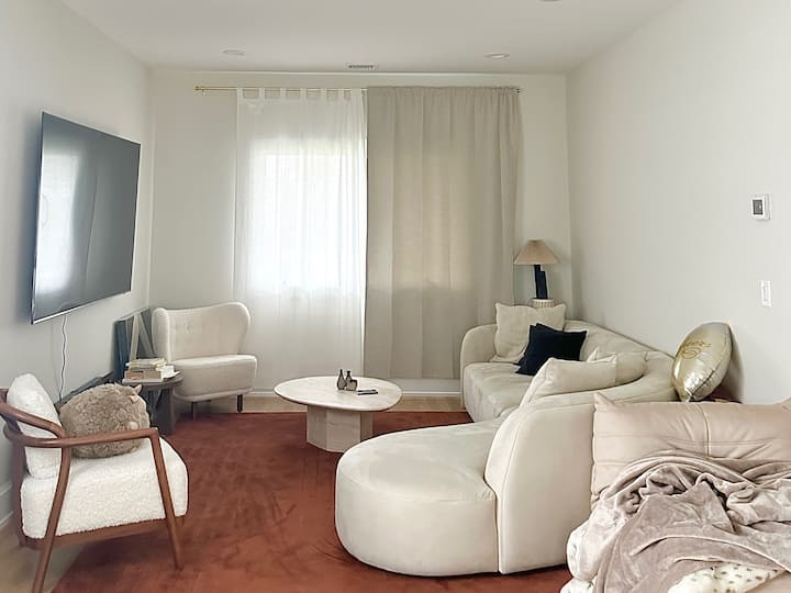 Cozy House In Quiet Local Neighborhood - Westbury, NY