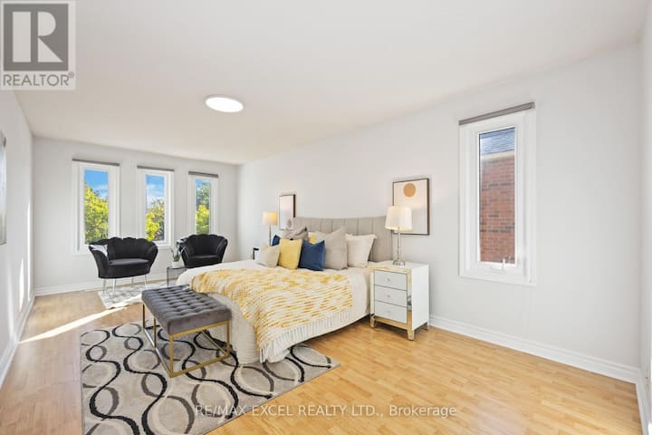 Spacious Family Stay On Featherstone - Markham