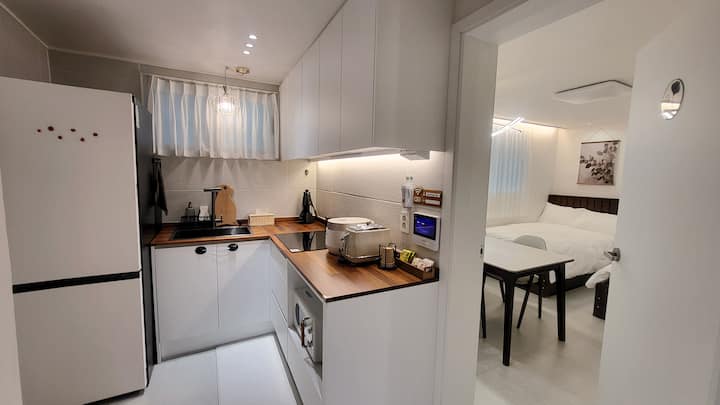 [서울/서초구] 아늑한 2룸 3베드 풀옵션_slow Foret #강남 #장기숙박 #At센터 - Seongnam-si