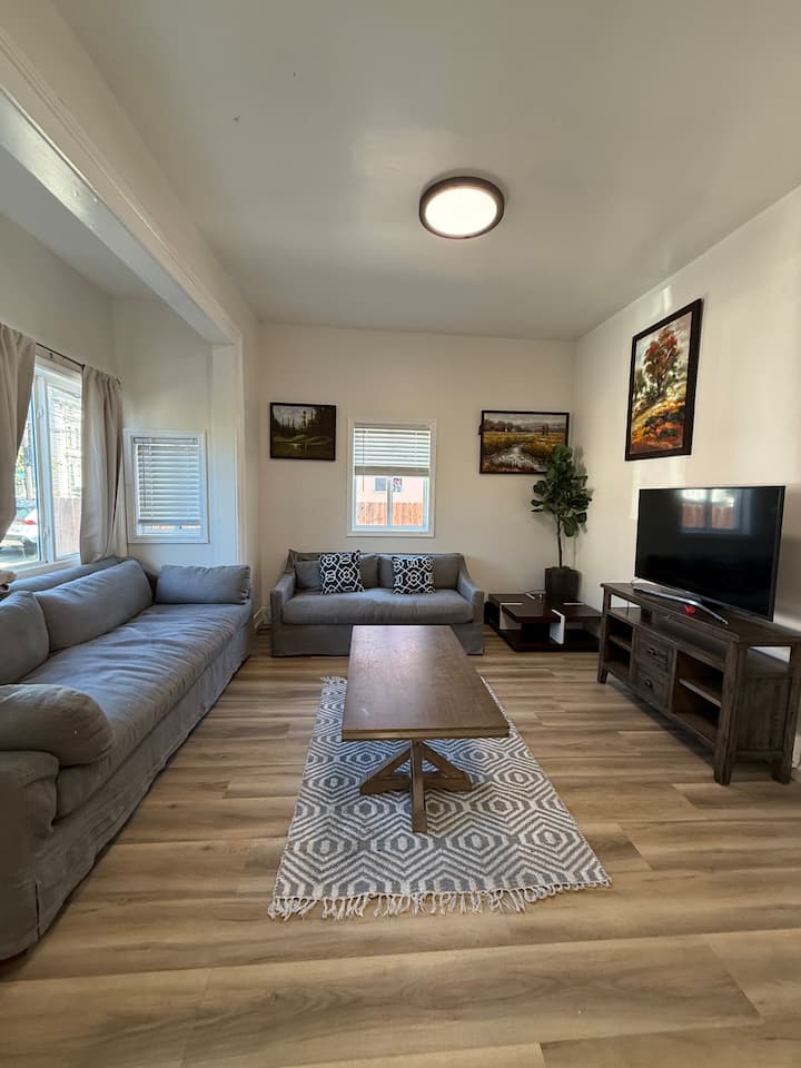 Bright Furnished 2br Minutes To Lake Merritt - Emeryville, CA