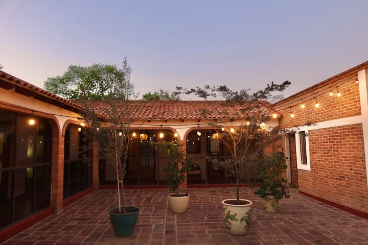 Casa Colonial Espaciosa Y Acogedora - Querétaro