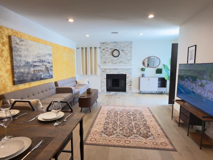 3 Bdr House Right Next To Van Nuys Airport - Calabasas, CA