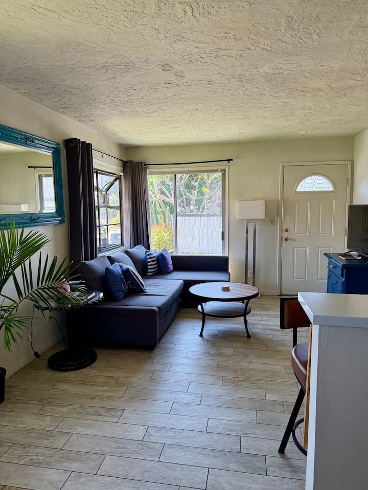 The Sandy Bungalow; Walk To The Beach! - San Clemente, CA