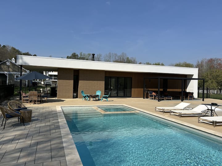 Modern Oasis W/ Pool, Hot Tub + Farm Views - Winston-Salem, NC