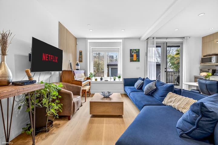 Spacious 3br| Walk To Commercial Drive - Vancouver