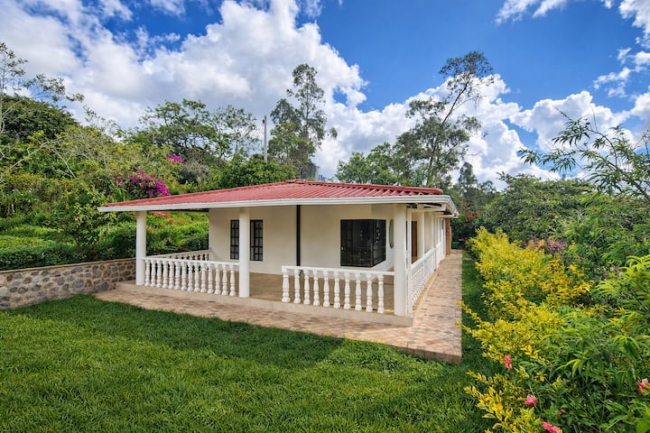 Tranquila Villa Campestre Con Increibles Vistas - Pacho