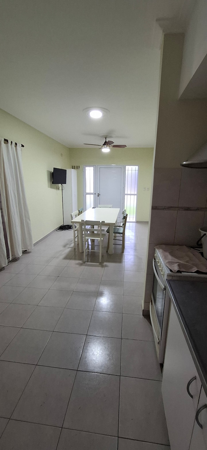 Casa De 2 Dormitorios, Patio Con Asador - Esperanza