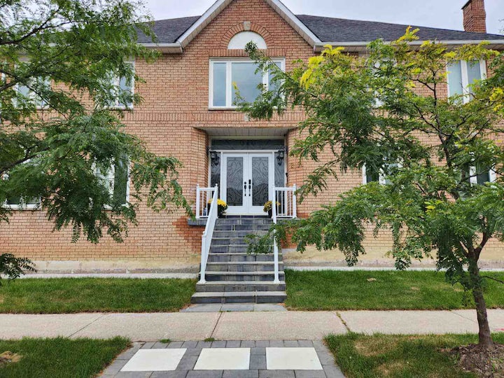 Entire Renovated Basement Of 3 Bedrms/3 Full Baths - Markham