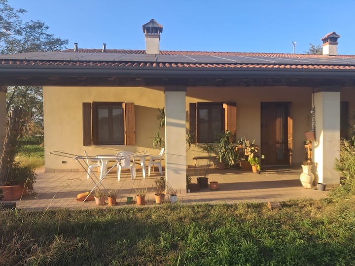 Casa In Campagna Con Ampio Portico E Giardino - Castelfranco Veneto