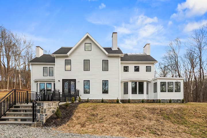 Grand 8br Estate W/ Game Room - Morristown, NJ