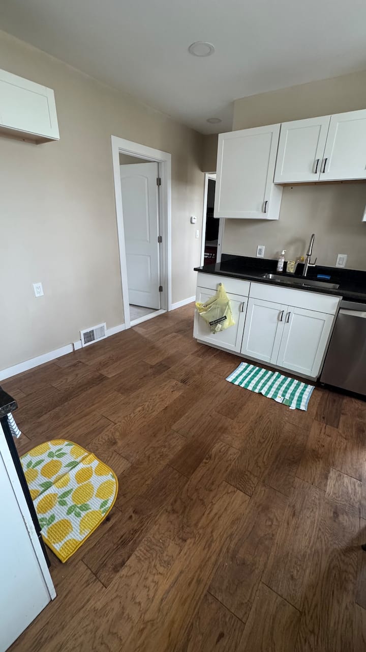 Relaxing 3br Retreat W/ Private Backyard - Warren, MI