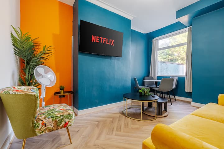 Stylish 4br Home W/ Tvs | Etihad & Co-op Arena - Mánchester