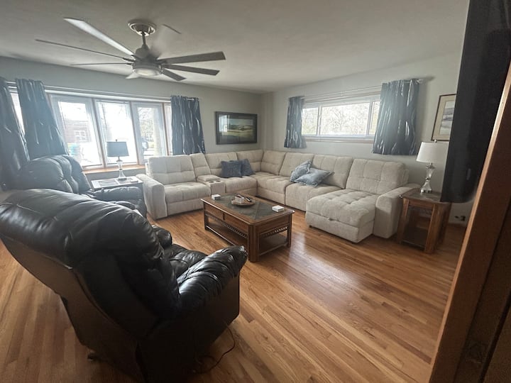 5 Br Home In West Lawrence - Lawrence, KS