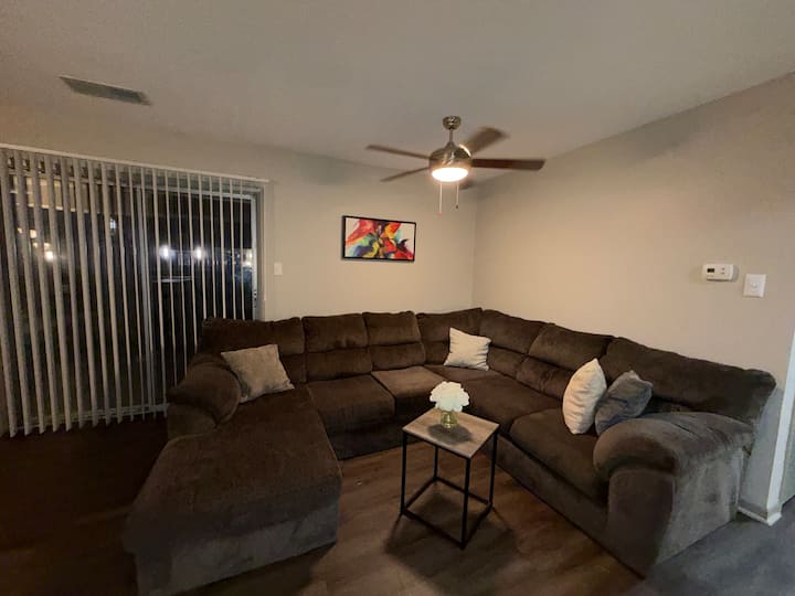 Modern & Cozy Hideaway Near Meridian Hills - Indianapolis, IN