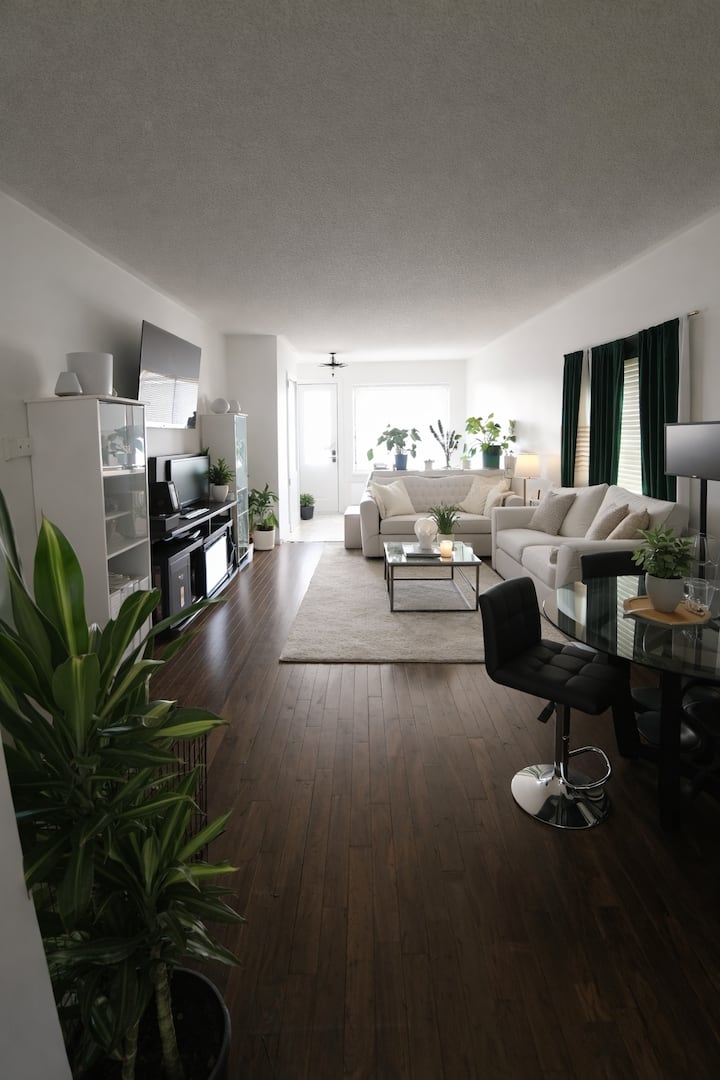 Modern Upper-level Suite | 2br W/ Kitchen & Living - Oshawa