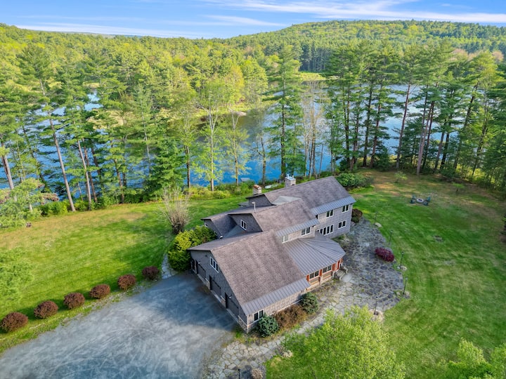 Gorgeous Private Lakefront Estate W/hottub, Kayaks - Rock Hill, NY