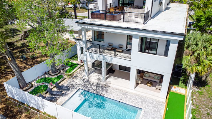 Elegant New Home With Pool, Games, Hot Tub & Golf - Tampa, FL