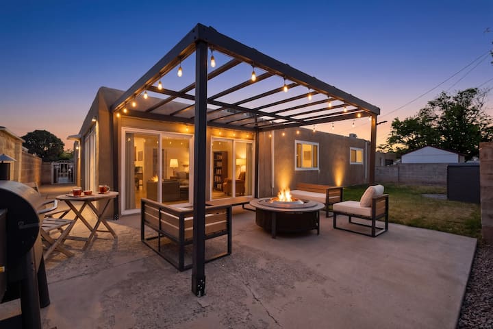 Ne Heights Gem | Firepit, Pergola, Gym Retreat - Albuquerque, NM