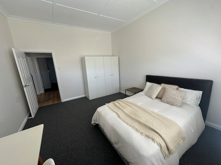 Renovated Home Close To Wollongong Cbd - University of Wollongong, Wollongong campus