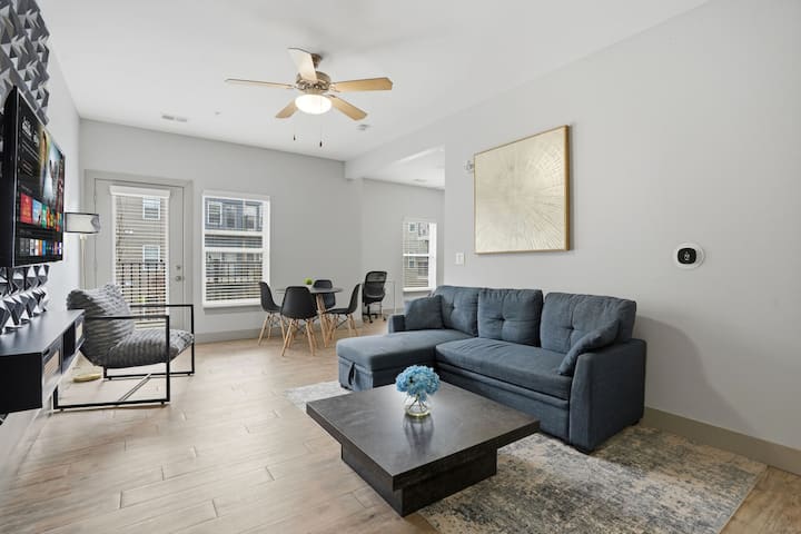 Gigantic Studio W/ Balcony And Pool - Garfield Park Indianapolis