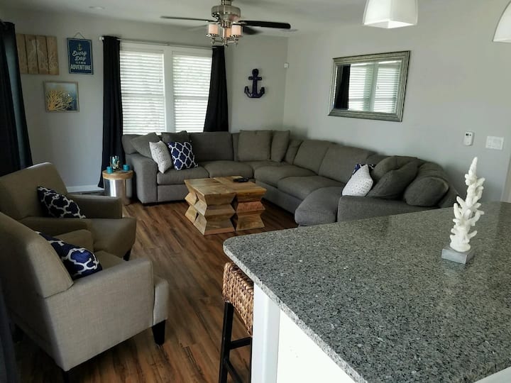 The House On The Hill On Walnut Hill - Devils Lake, Manitou Beach