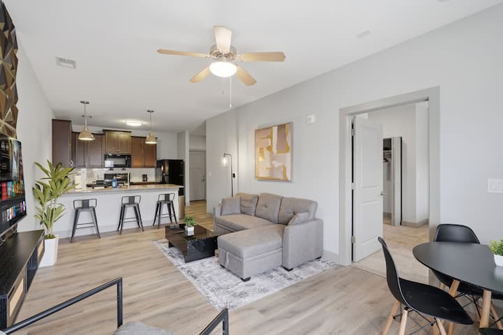 Spacious 1br Near Iu & Central Indy | Pool - University Heights – Indianapolis
