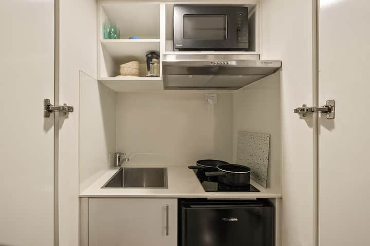 Cbd Studio With Pool, Spa & Gym Near Central - Sydney central station