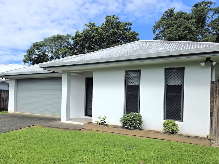Del Manso House (Fnq) 4-bedrooms 2 Bathrooms - Cairns