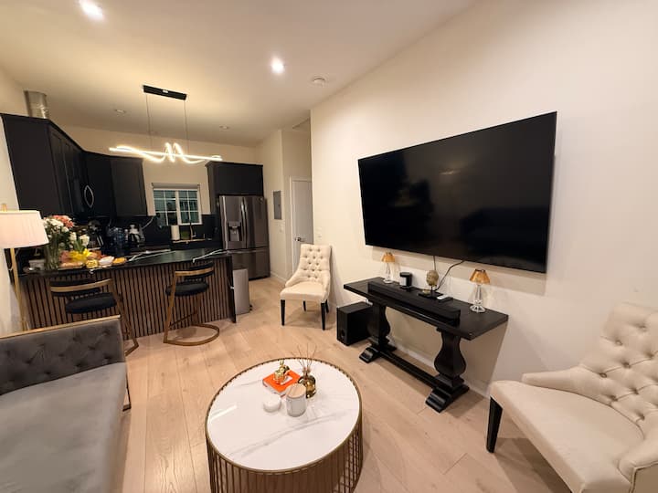 The Woodland Hills Mini Luxe - Los Angeles, CA