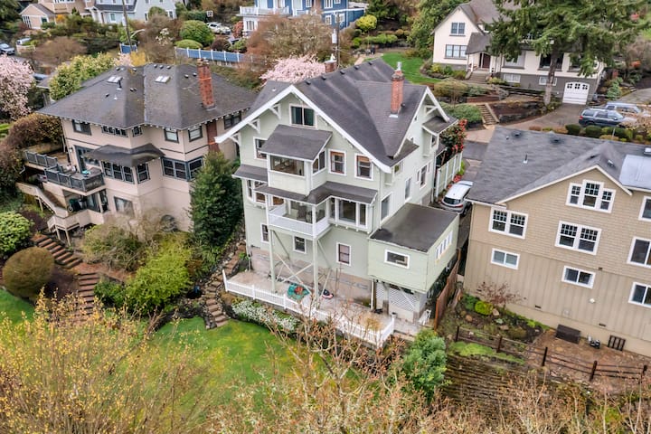 Classic Bay View Charmer - Ruston, WA