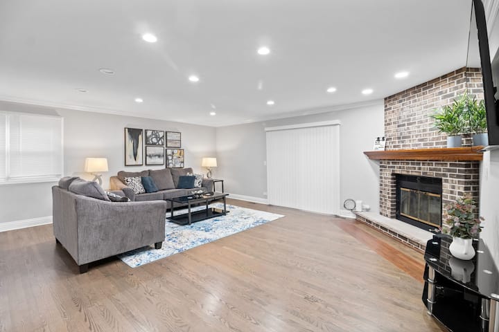 Aurora Fhs Rental - Johnston Dr (2 Bedrooms) - Oswego, IL