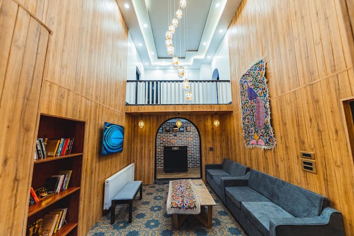 Wood Cottage W/ Hospitality, Kashmir - Gulmarg