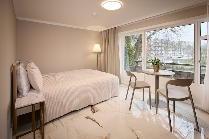 Private Studio With Kitchen And Bathroom In Room 2 - Amstelveen