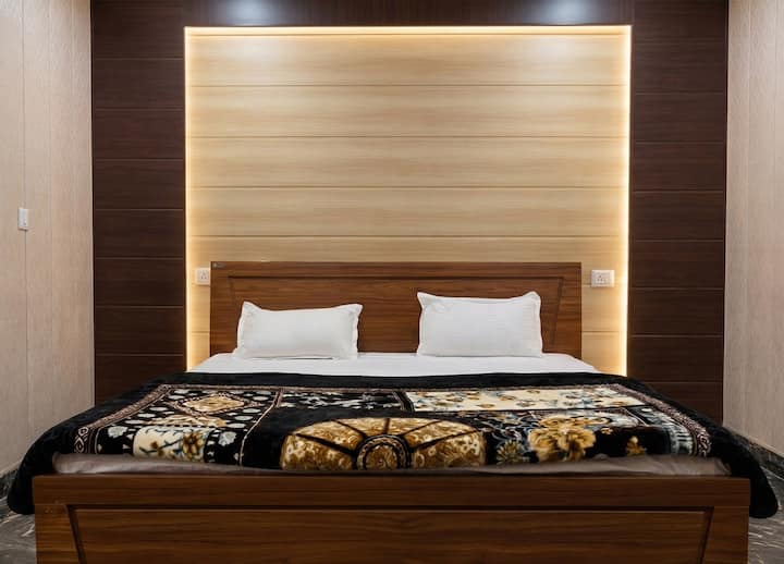 Radhe Shyam Stay - Vrindavan