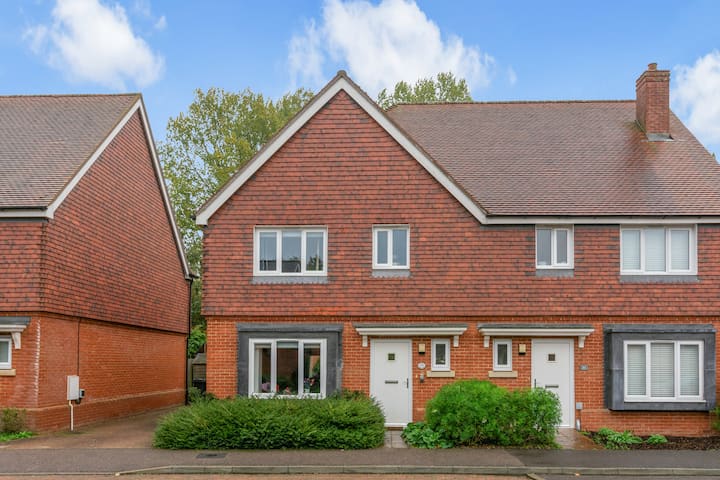 Beautiful Two Bed Haven With Parking - Canterbury