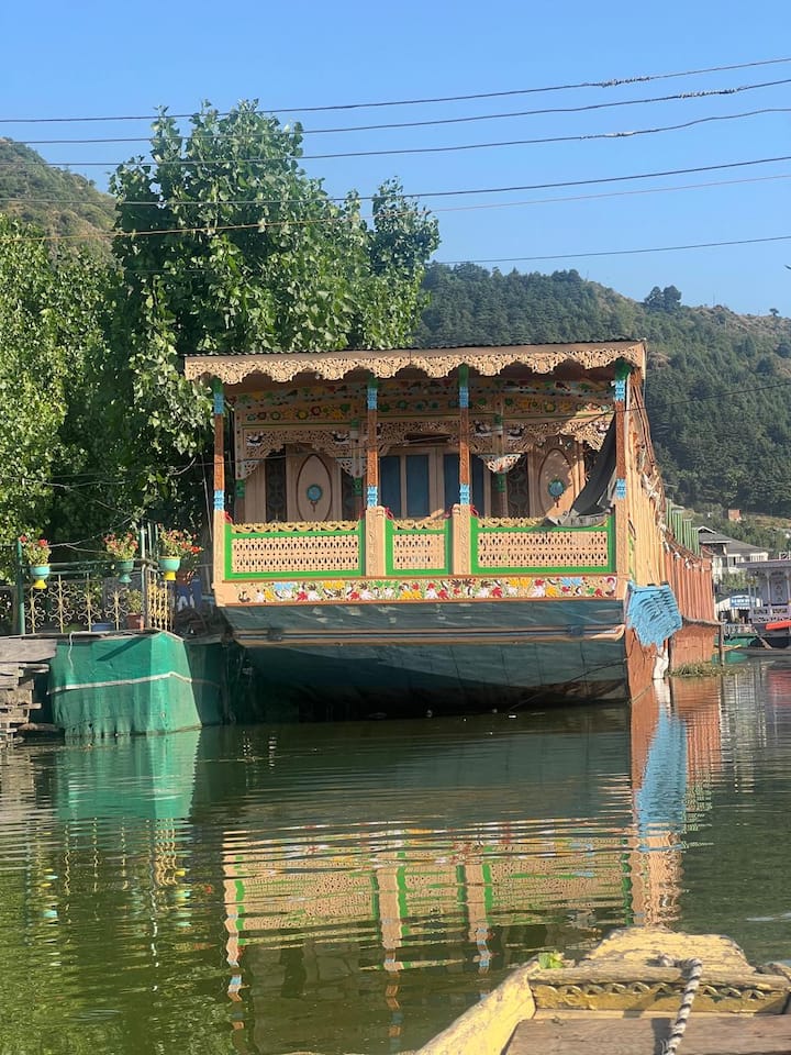 Your Escape Of City Life. - Srinagar