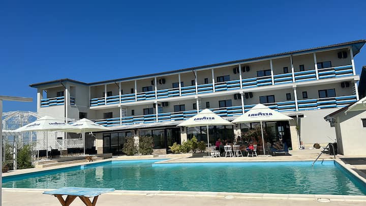 Cazare /Restaurant /Piscina / Plimbări Cu Barca - Murighiol