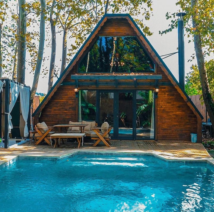 Sapanca Koru Park ÇıNar Bungalow
Sıcak Havuz - Sapanca
