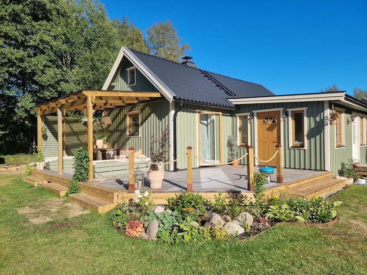 Charmig Stuga I Naturnära Läge – Bad & Avkoppling - Nässjö